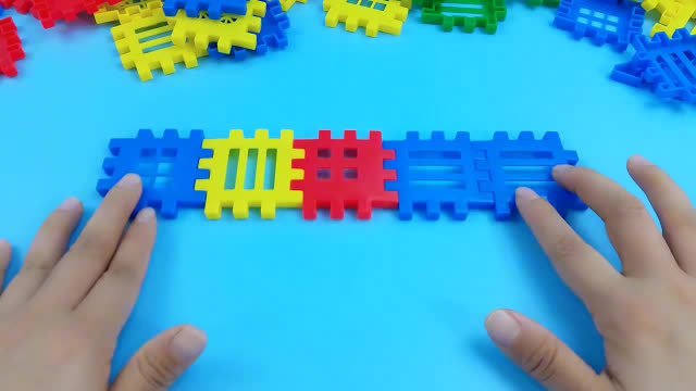 玩转方块积木益智,小朋友一起来拼搭好看的城堡