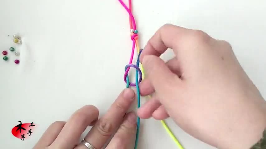 超简单同心结红绳编法技巧,学会你也能编出漂亮的手链