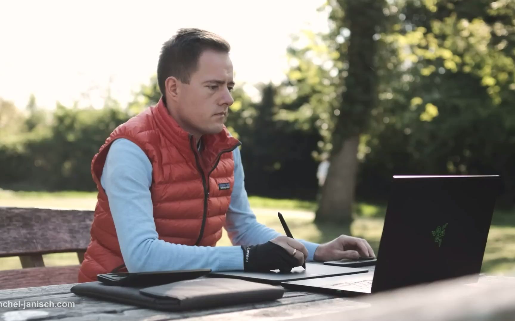 如何使用Xencelabs数位板在Pixlr软件中快速编辑照片?