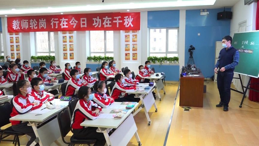 一七一中学教育集团老师轮岗教学 带动交流轮岗学校教师共同提升