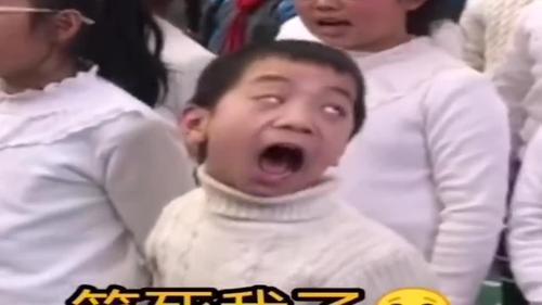 小学生合唱,这小子浑身都是戏,不愧是人群中最靓的崽