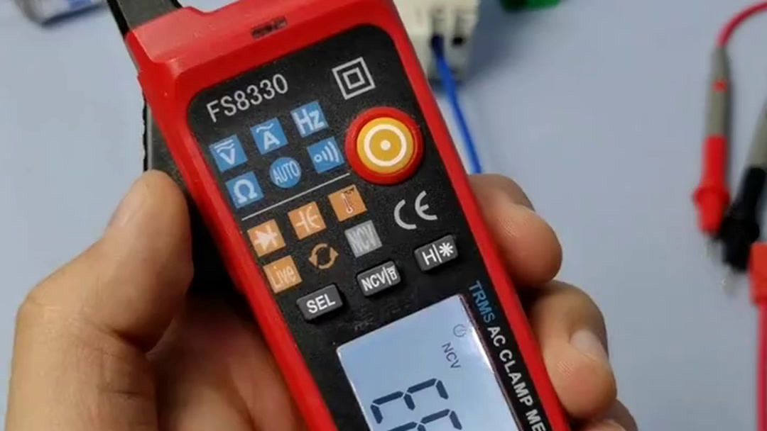 新型钳形万表怎么用,免换挡测量交流直流电压,电阻,通断。还有判断火...