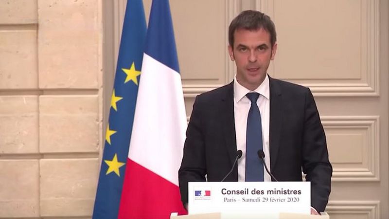 ...卫生部长宣布:取消5000人以上聚会】2月29日,法国总统马克龙组织...