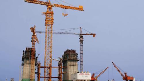 全球最大的回转自升式塔式起重机,CAT起重机跟它比都是玩具