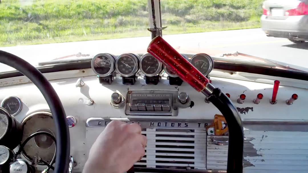 第一视角拍摄高低双杆变速器的大货车,两个排挡杆有什么用呢