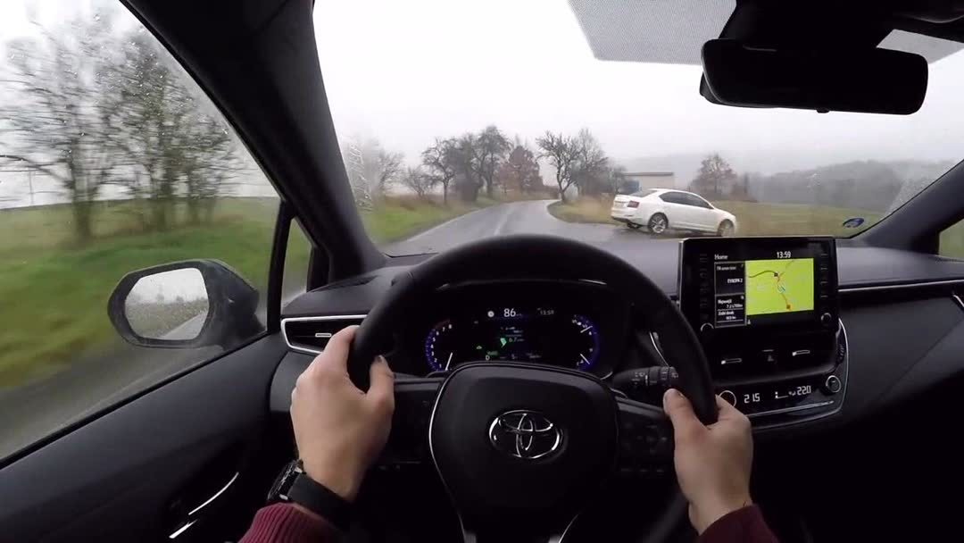 2020款丰田卡罗拉旅行版路试,开车上路,才晓得视野有多宽阔!