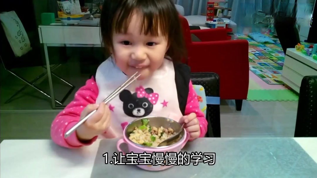 宝宝不会用筷子?妈妈做到这3点,帮助宝宝学会使用筷子