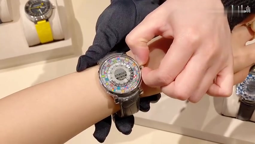 「杂逛小街」LV 世界时腕表 佩戴设置 男女配饰打扮搭配