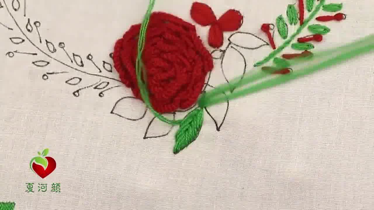 大姐从小学绣花,她手工刺绣的衣领装饰花,简单而且精致