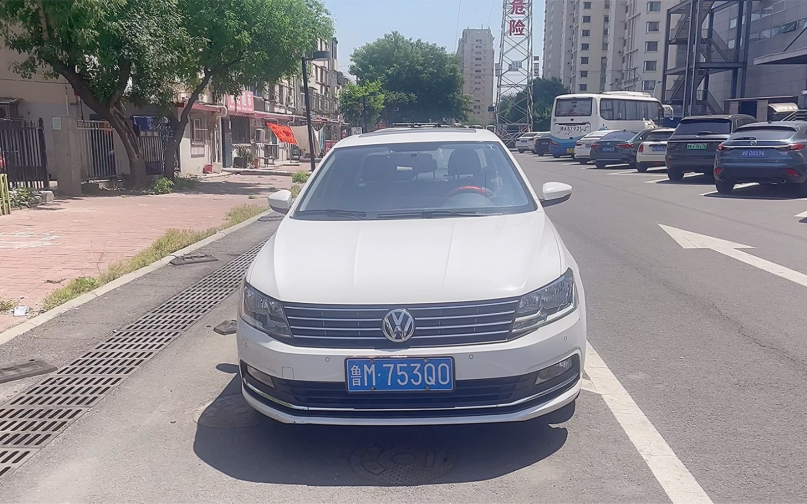 ...大众朗逸,1.6手动挡高配,全车一块补漆,个人一手车,定速巡航,真皮座椅