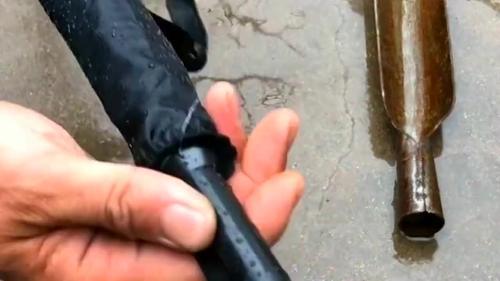 不知道谁设计的雨伞,有瞄准枪的感觉,是个热血男儿没错了