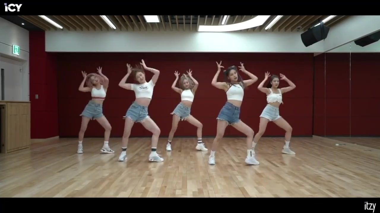 ITZY新曲《ICY》舞蹈练习室视频公开!可爱满分的元气少女~