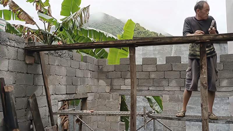 今天我家又支模了,来了两个人帮忙,都是老爸的好兄弟啊