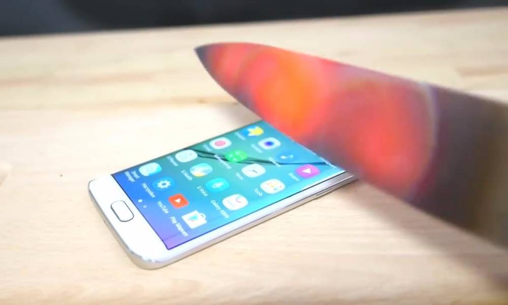 老外又作妖:1000℃的刀切割三星手机?你真不怕爆炸么