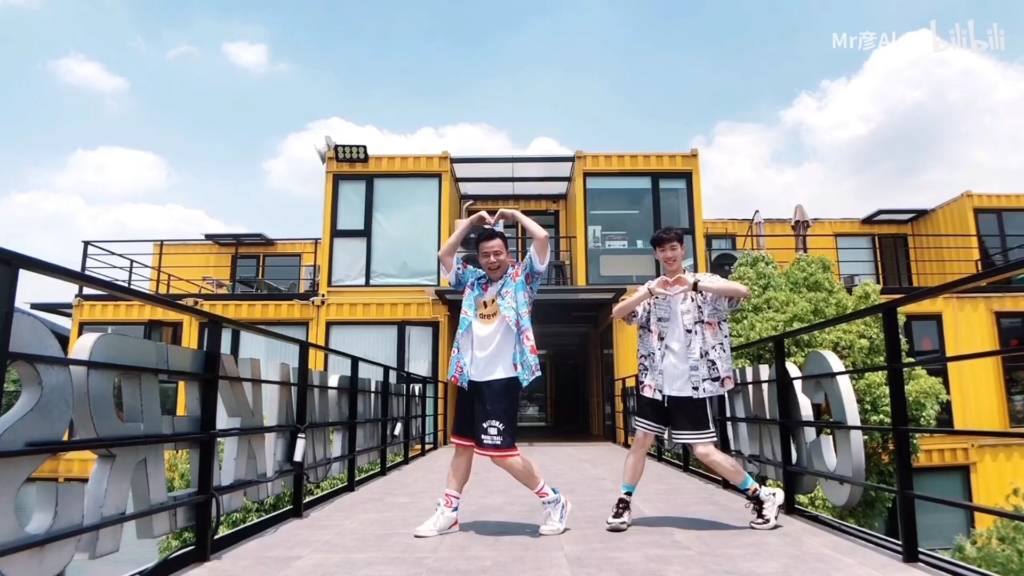 Mr彦Alex 热爱105度的你+鸭子带歌词自用