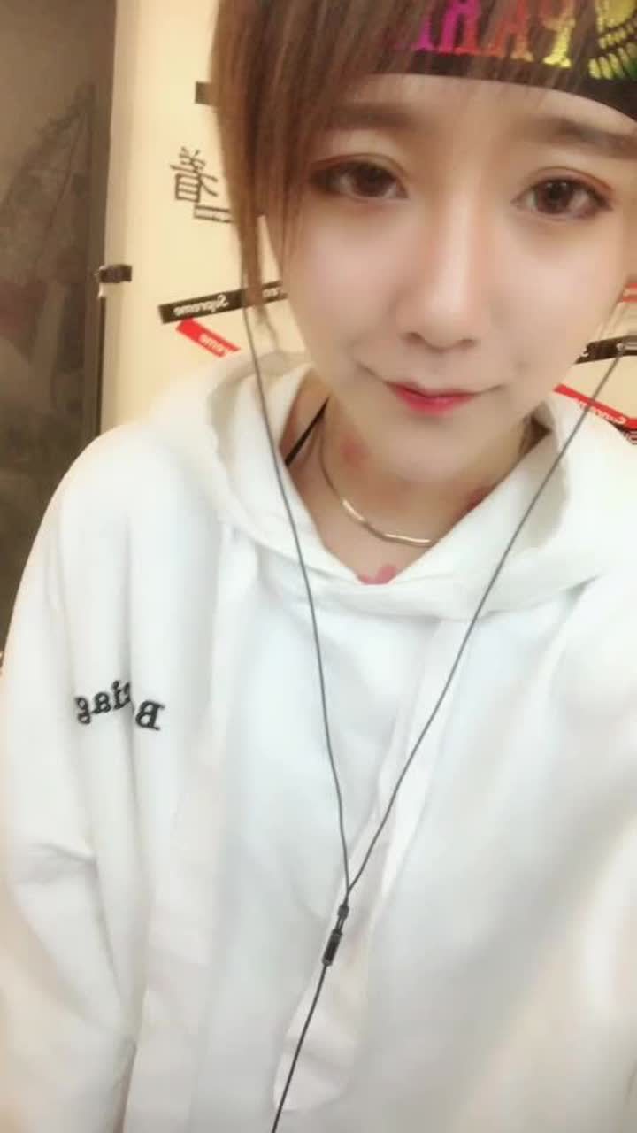 ...感谢陪伴,脖子是因为上火扁桃体发炎,然后去刮痧了(...