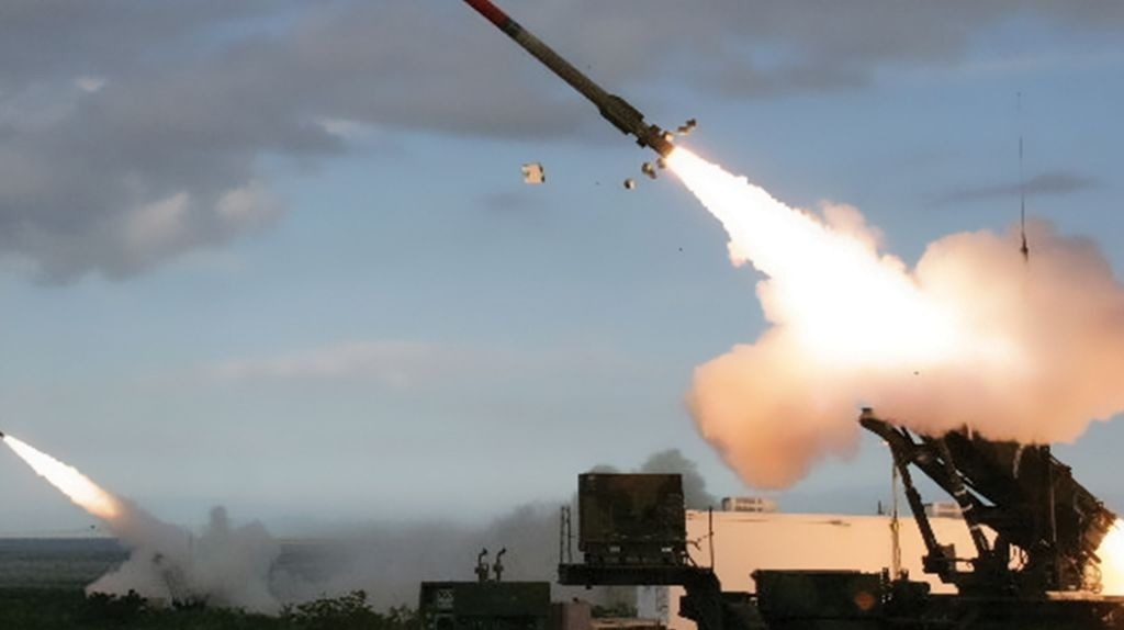 伊终止伊核协议,并部署导弹,美国这次真的怕了,网友:玩火自焚