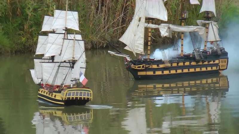 RC战舰模型,水上模拟对战,战况挺激烈