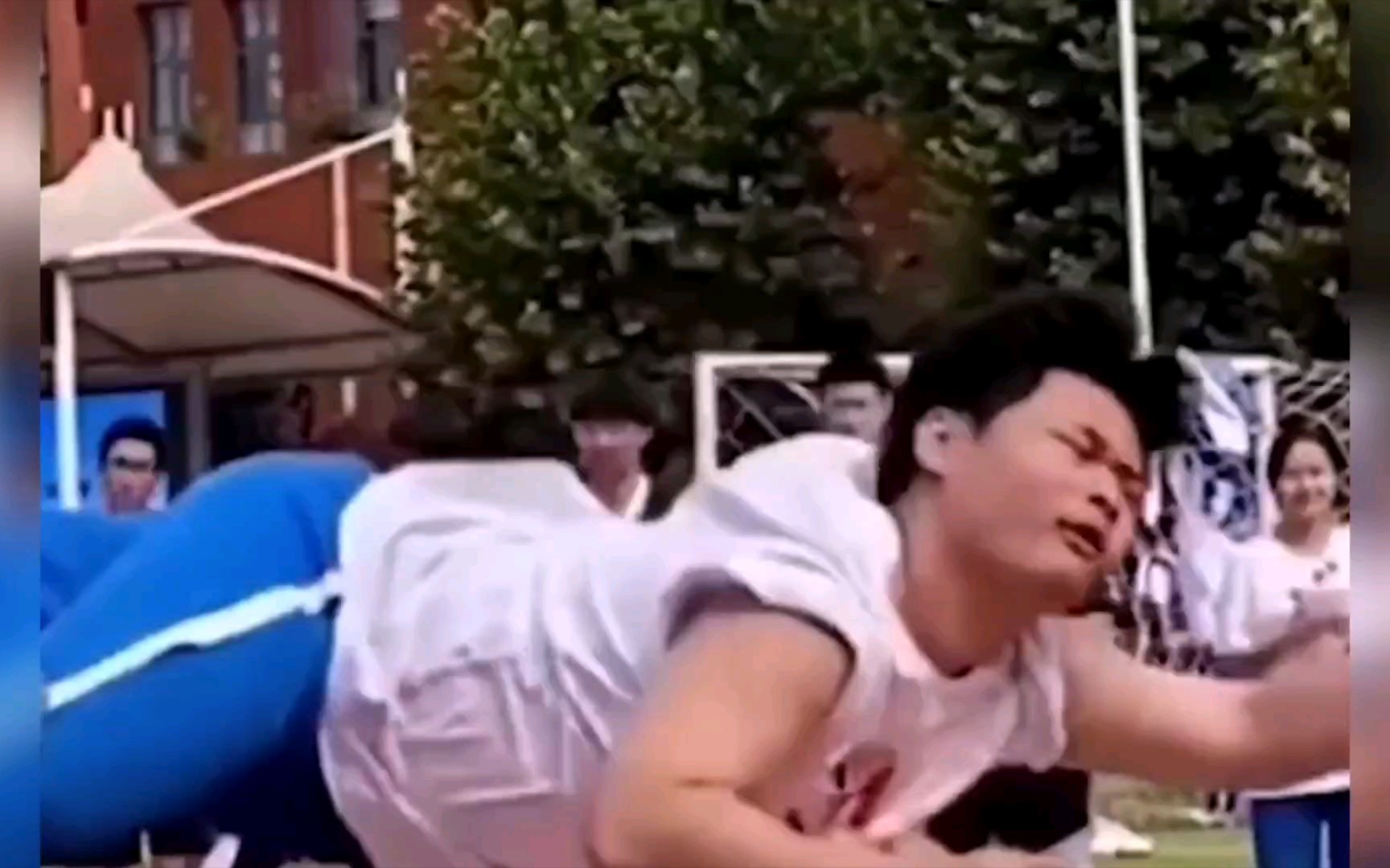 运动会上的尴尬瞬间