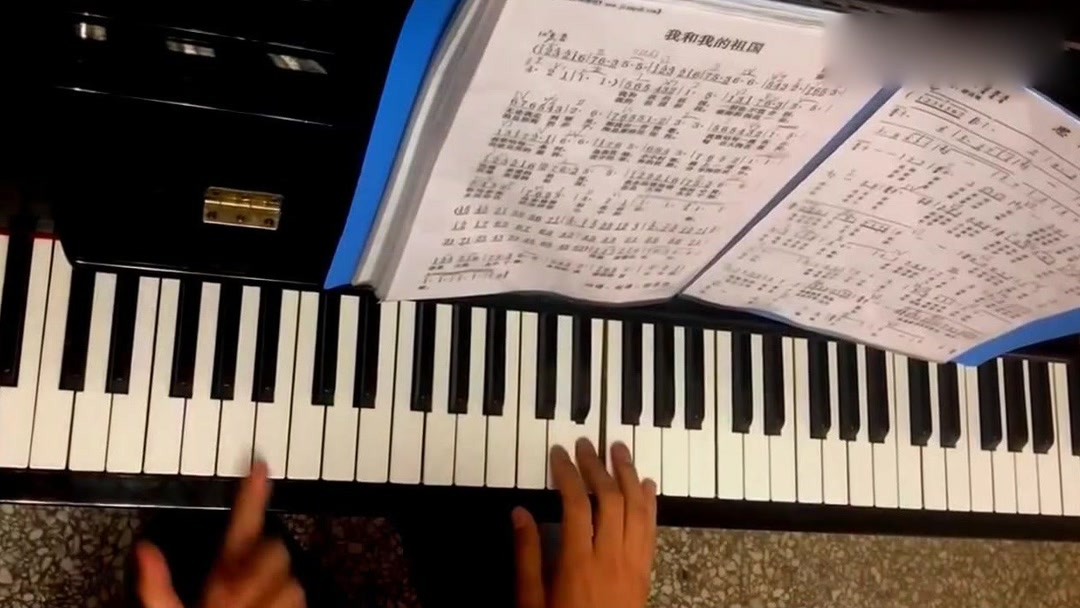 钢琴教学:5分钟内学会《我和我的祖国》,每个钢琴人都应该学会