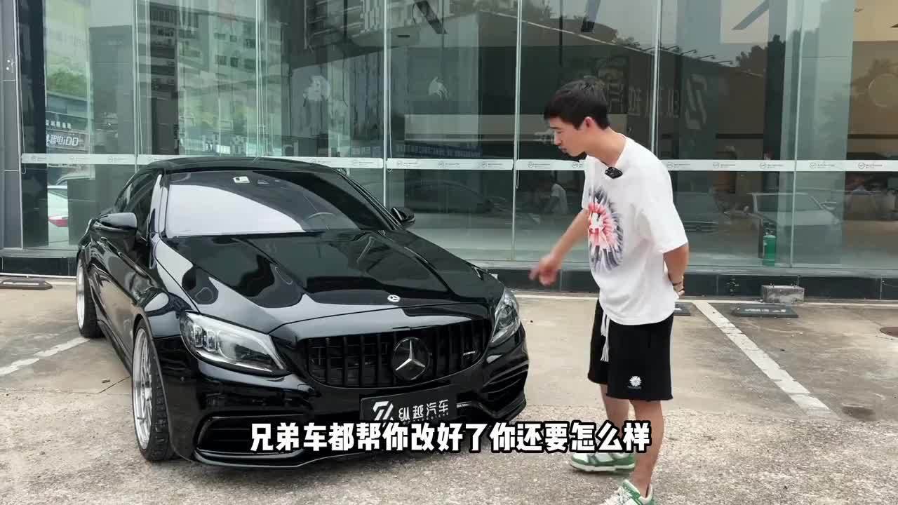 贴了一个又黑又亮的TPU车衣