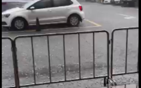 广州一起了冰雹,你们见过吗?