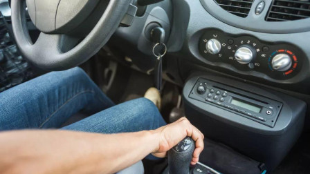 城市早晚高峰堵车时,开手动挡会不会很累?