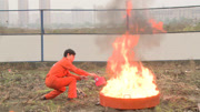 《逗比实验室》:“灭火神器”靠爆炸来灭火?