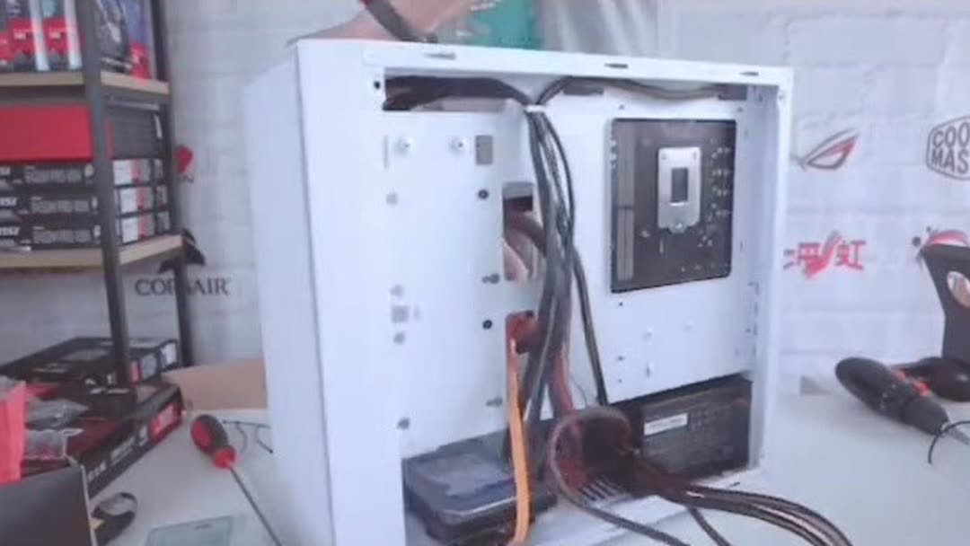 ...电脑加装一块硬盘,固态机械同理,下一期教在电脑里如何设置硬盘,(我用