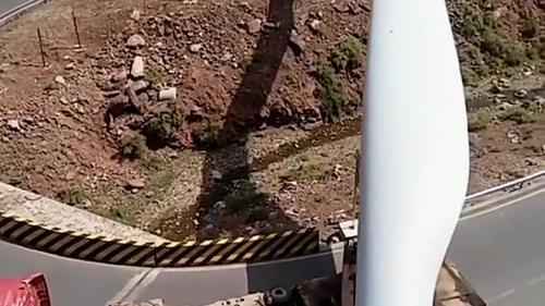 没有倒档只有16个前进挡,高手在民间,司机的技术绝对不是一般人