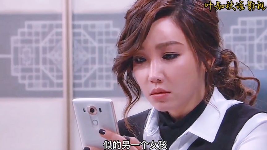 女孩发现和自己长得一模一样的人,没想到这是她们久别之后的重逢