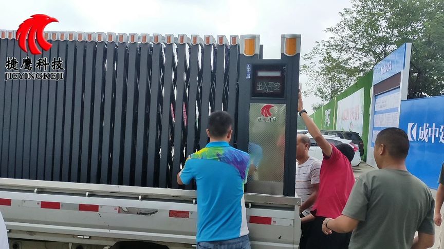 捷鹰科技铝合金自动伸缩门电动大门安装案例