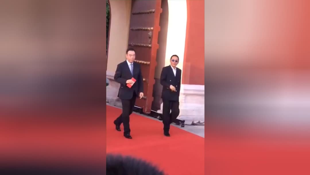 在演艺圈是个不折不扣的智者。前段时间,当选了中国电影家协会主席...