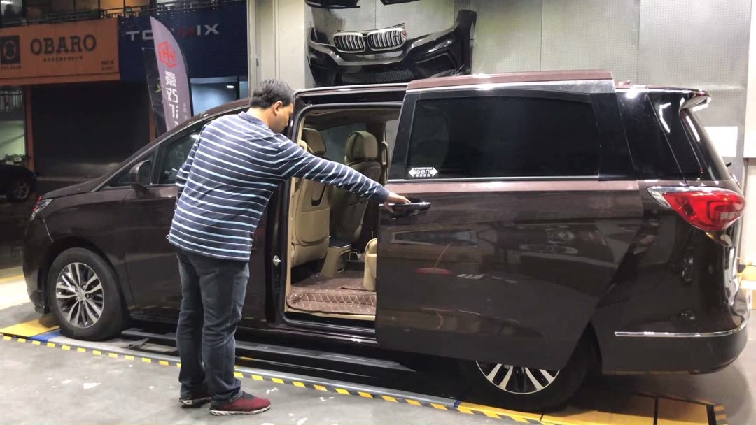 别克gl8电动中门电动踏板