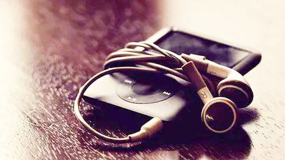 每天一首歌的时间学C语言你愿意吗?C语言最简单的第一个程序