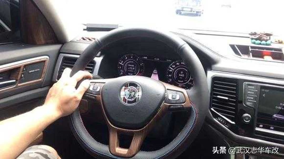 武汉大众途昂加装原厂ACC自适应巡航,解放双脚,轻松高速。