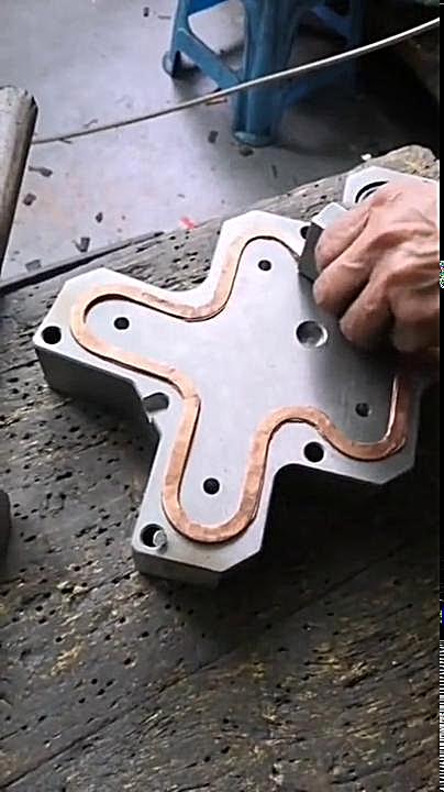 大型模具生产,加工一个砸万下,这效率看的让你抓狂