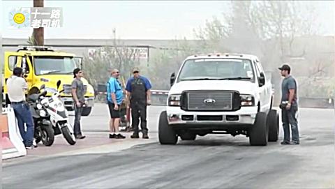 福特皮卡改装排量太大, 刚启动排气管就憋炸了!