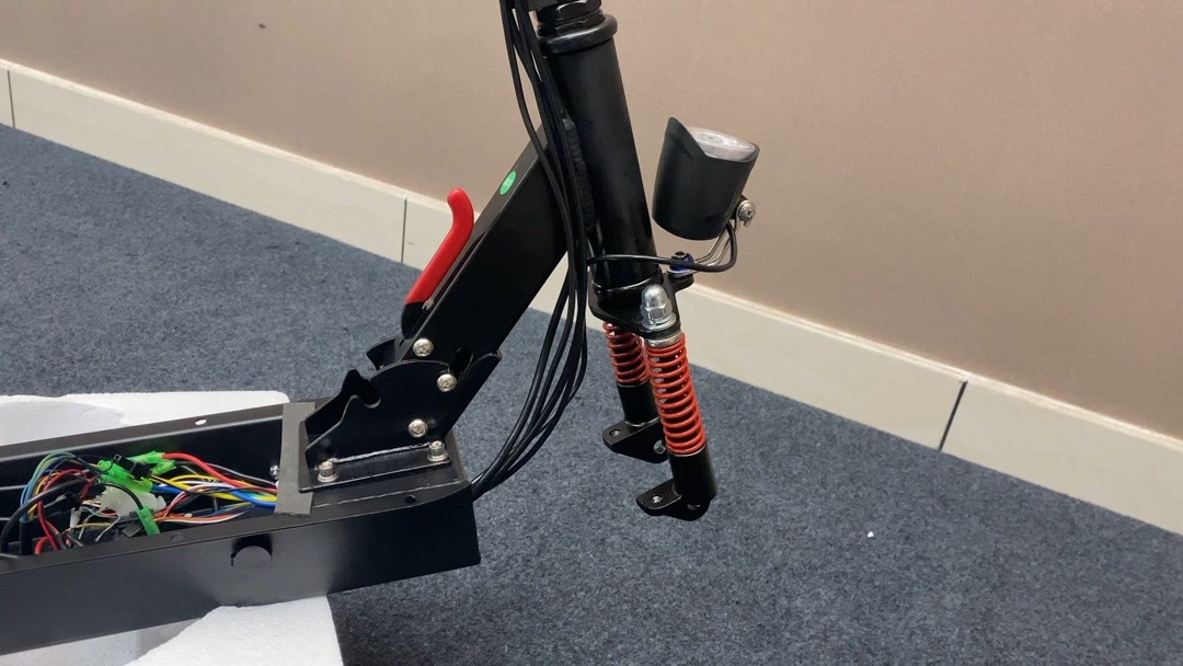 8寸电动滑板车拆装前减震视频