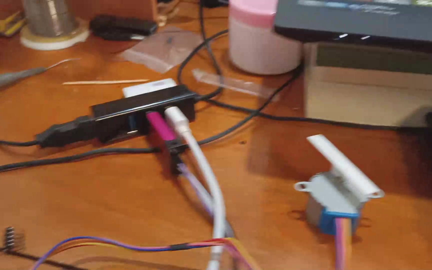 STM32开发板焊接完成,编写C++库,超声波模块模拟信号演示