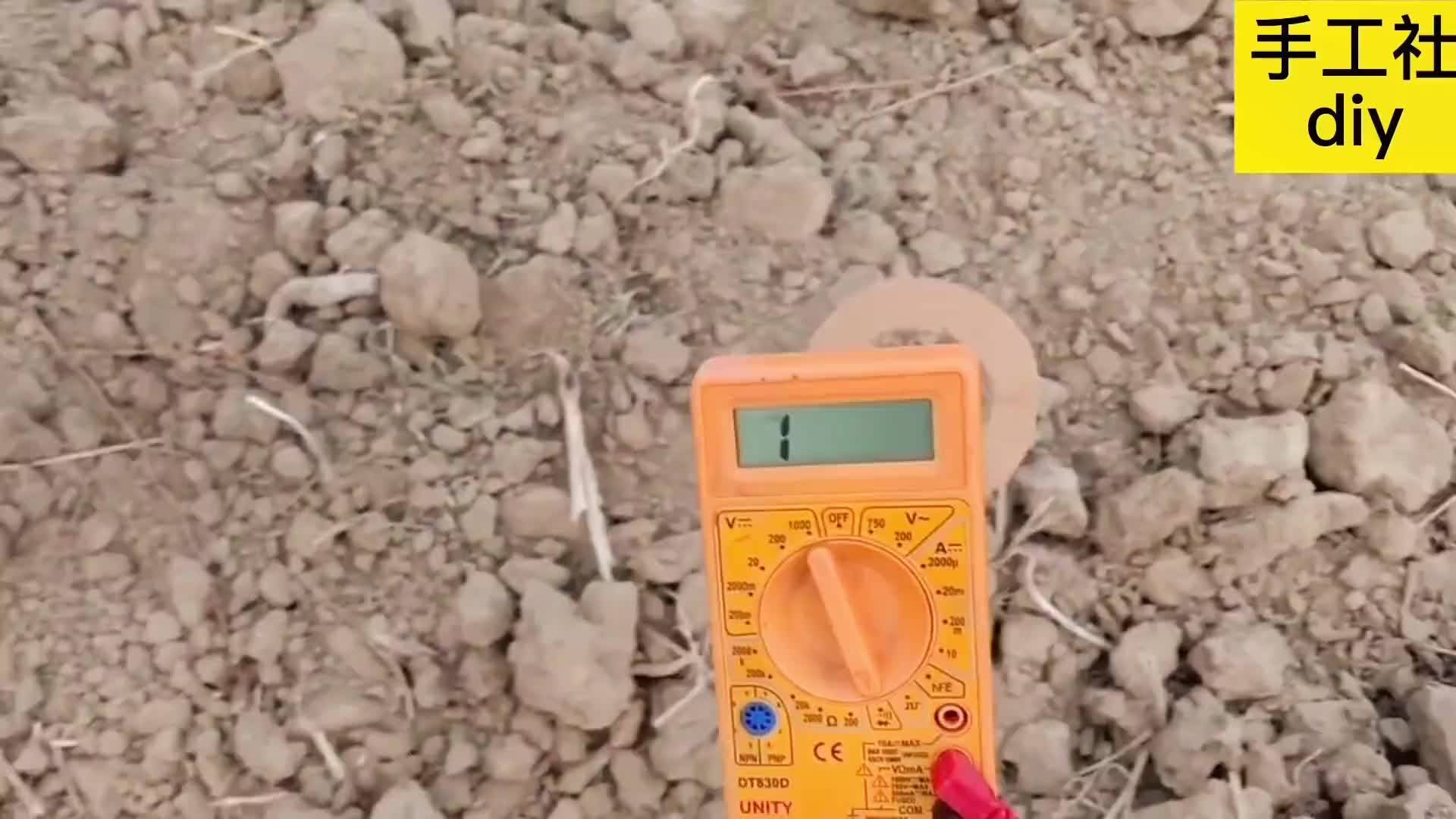 小伙自制的金属探测仪,探测精度也太高了