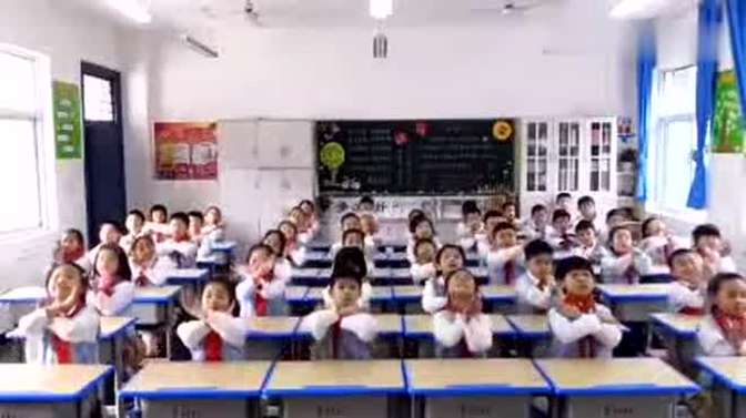 来看看小学生的教室课间操,别说还挺有创意的!