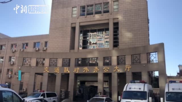 11月1日起北京市电动车需登记 市民扎堆上牌照