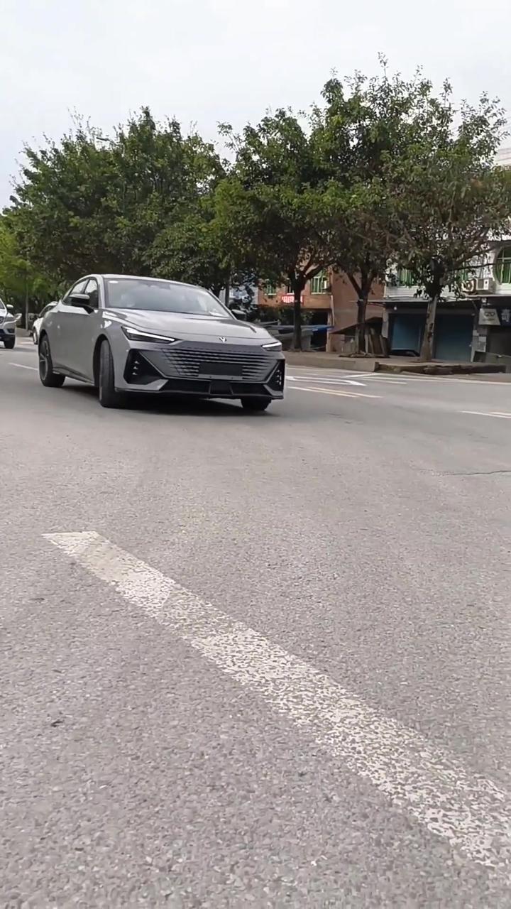 街上最好看的车,不接受反驳#长安汽车 #univ