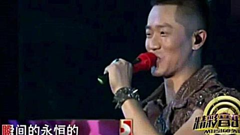 凤凰传奇再现演唱《月亮之上》熟悉的旋律, 满满的回忆!