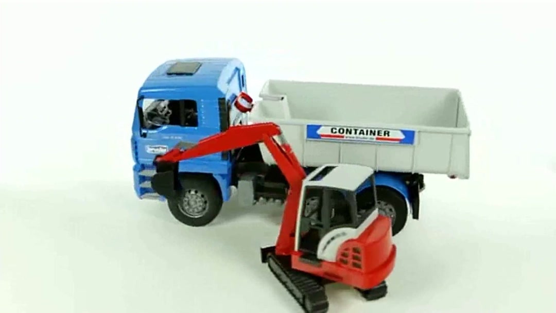 儿童玩具 小型挖掘机与集装箱卡车表演