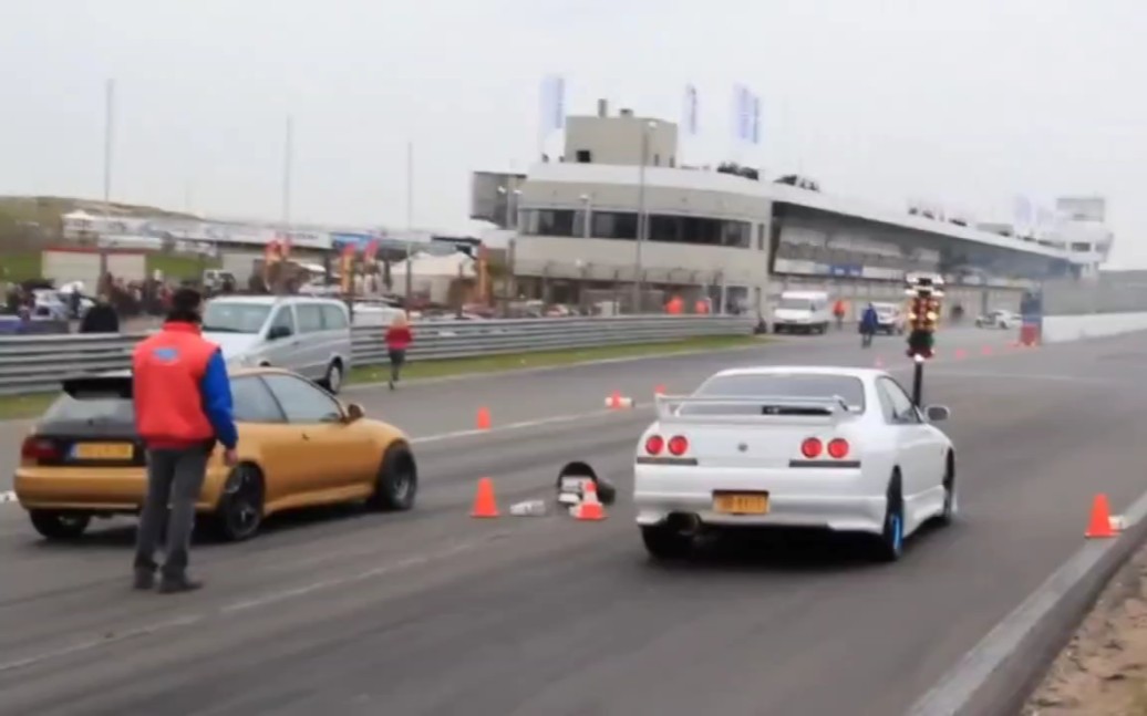 本田Vtec引擎vs世界各路名车,自吸荣光街头赛跑