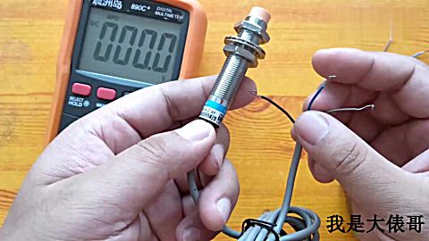 890C万用表怎么测三线接近开关的好坏?NPN和PNP都演示一遍