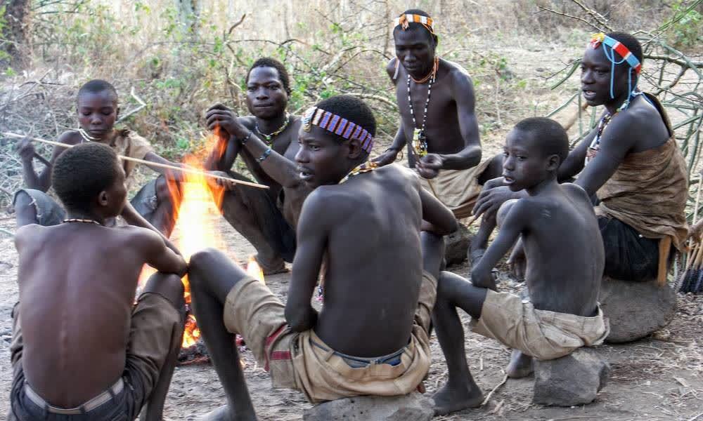 世界上最后的狩猎民族:不知道钱是什么,延续古老的物物交换