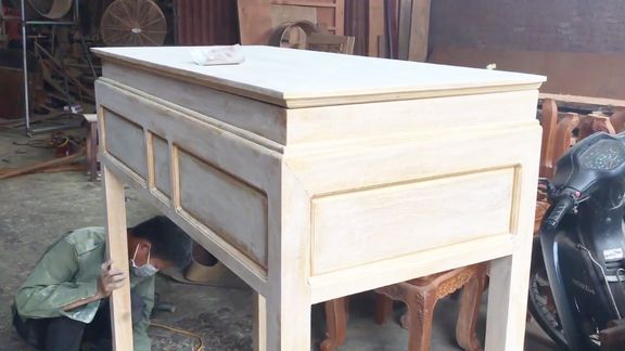 老木匠制作精美的实木大桌,看上去还不错,看他怎么做的